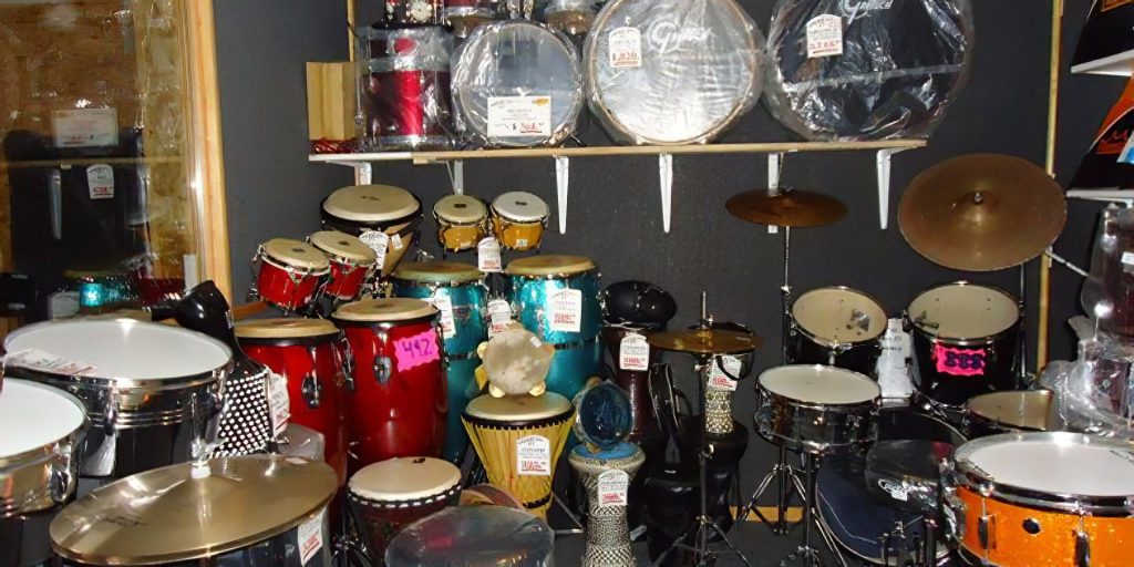 Toronto music instruments, lessons, repairs, live & recording gear and ...